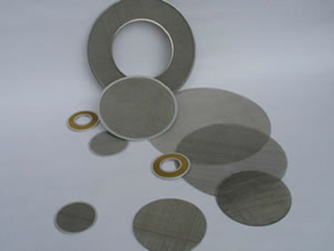Multilayer extruder filter disc screen packs with spot welded or frame ...